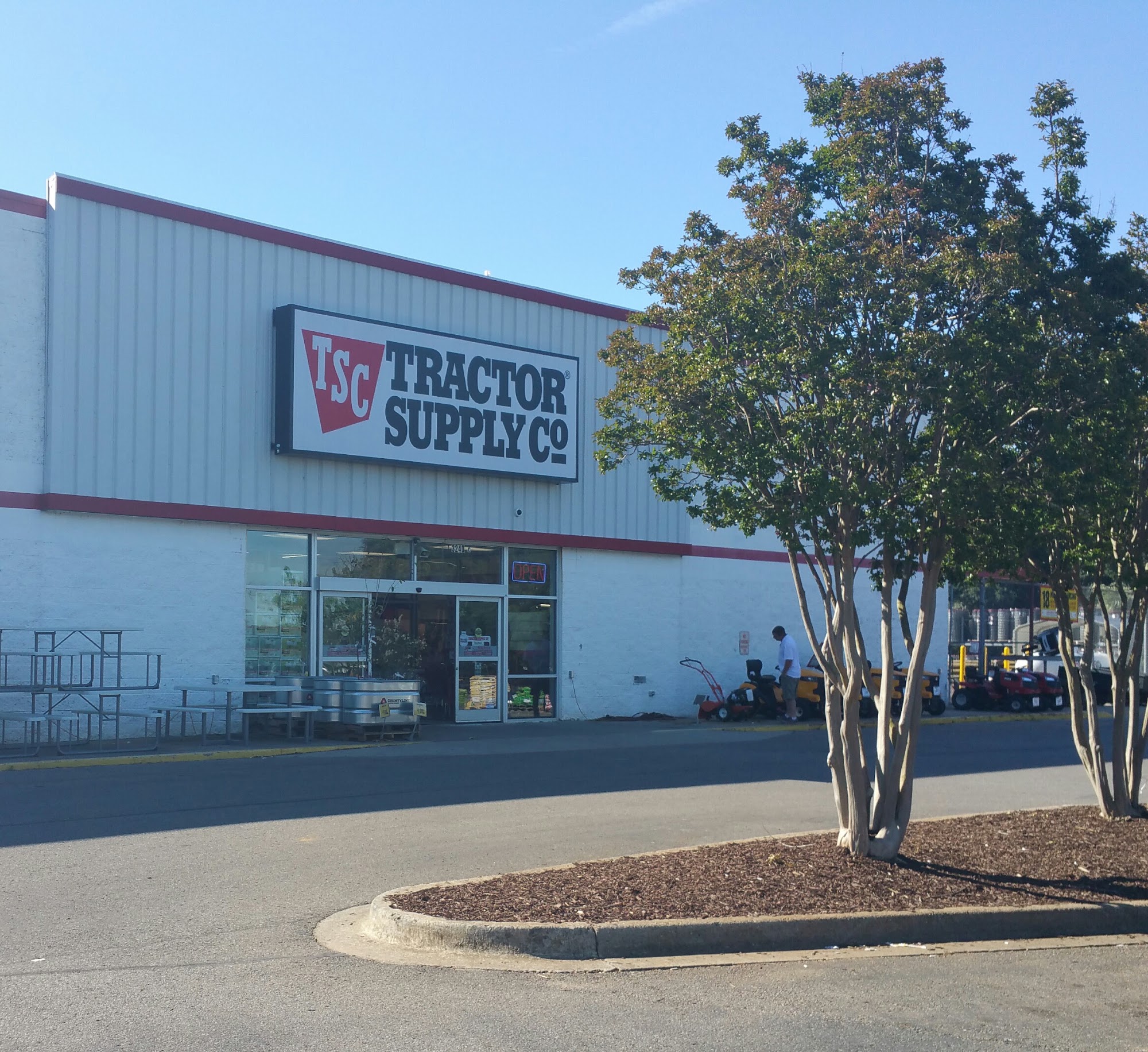 TRACTOR SUPPLY CO. - 3240C Memorial Pkwy NW, Huntsville AL - Hours ...