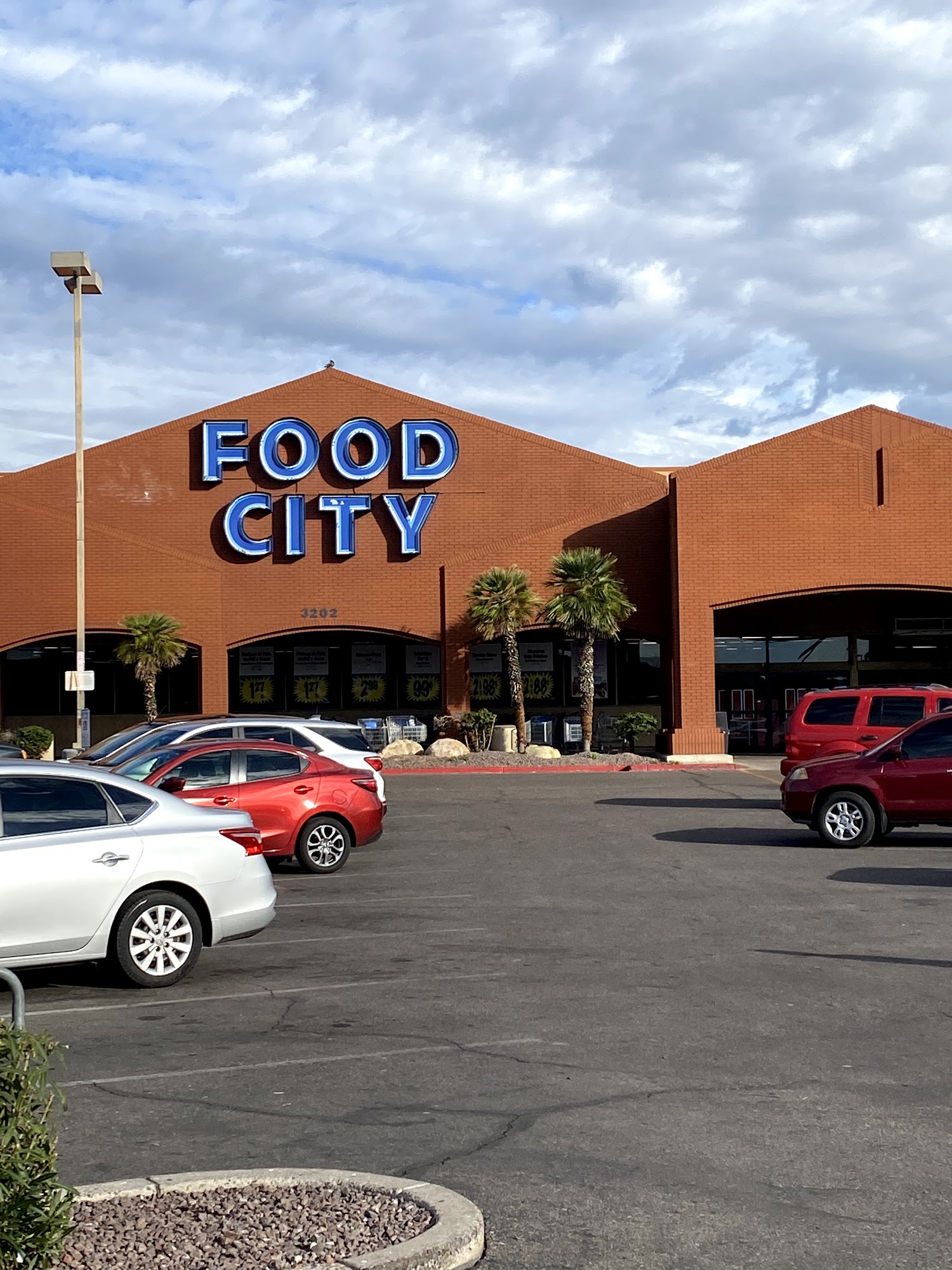 FOOD CITY - 3202 E Greenway Rd, Phoenix AZ - Hours, Directions, Reviews ...
