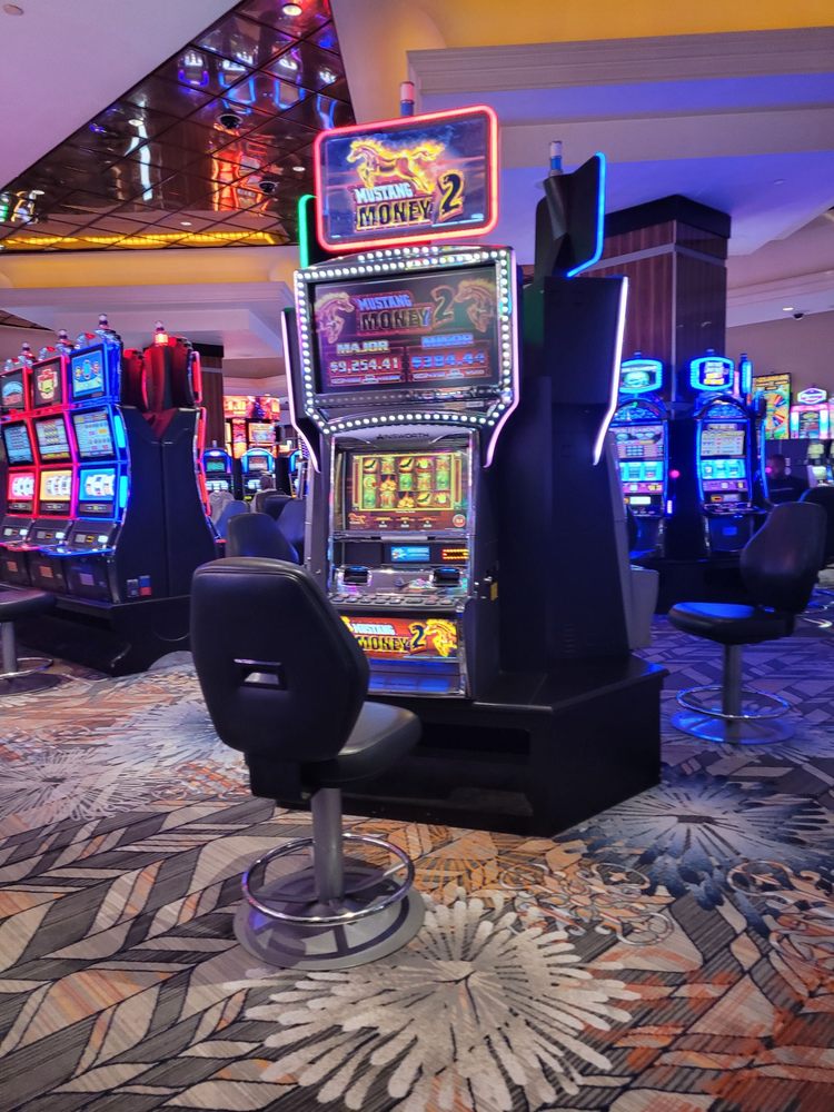 FOXWOODS RESORT CASINO - Mashantucket CT - Hours, Directions, Reviews ...