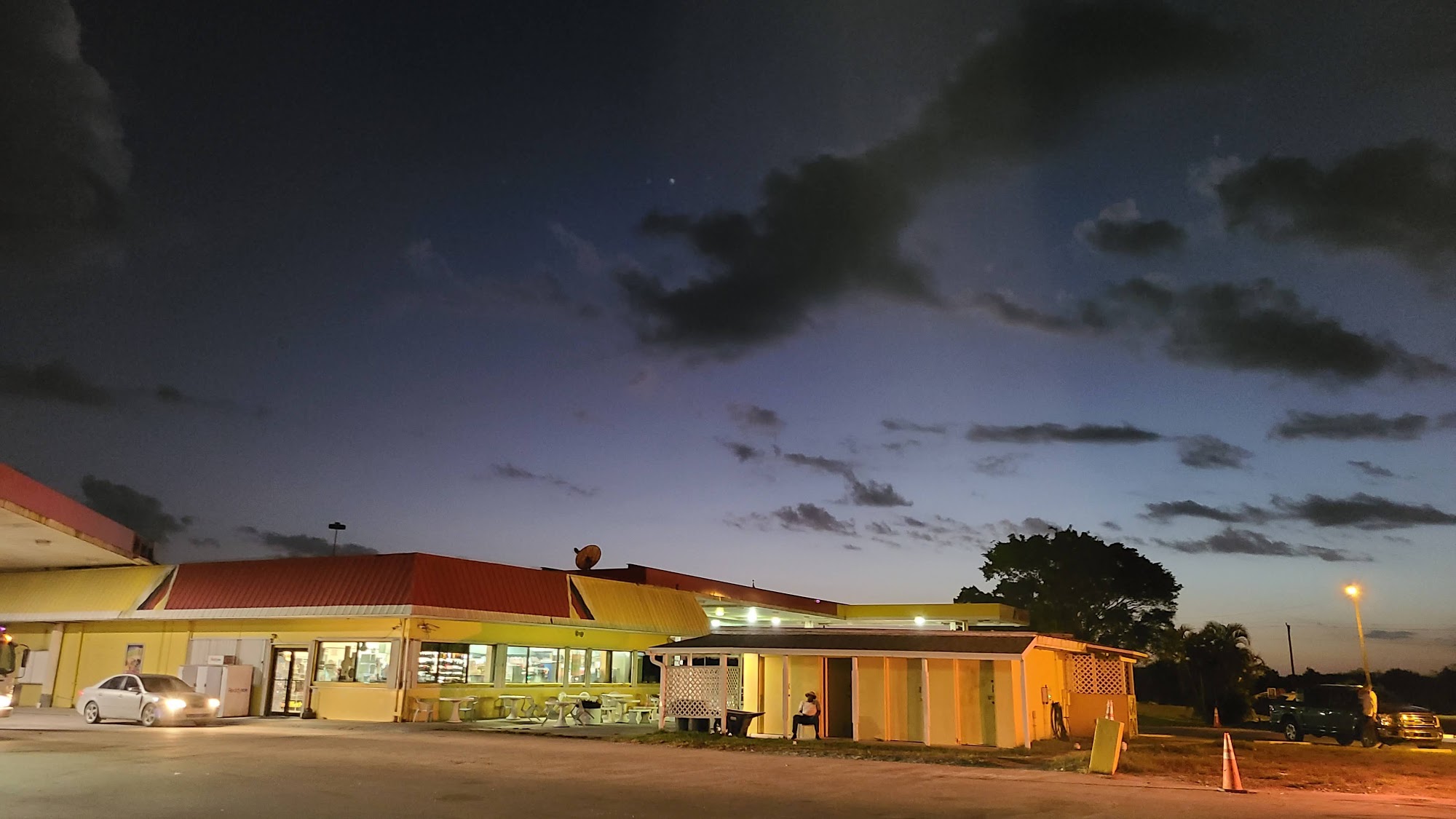 MICCOSUKEE SERVICE PLAZA - Ochopee FL - Hours, Directions, Reviews ...