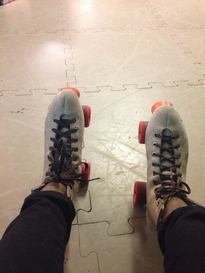 COACHLITE SKATE CENTER - Roselle IL - Hours, Directions, Reviews ...