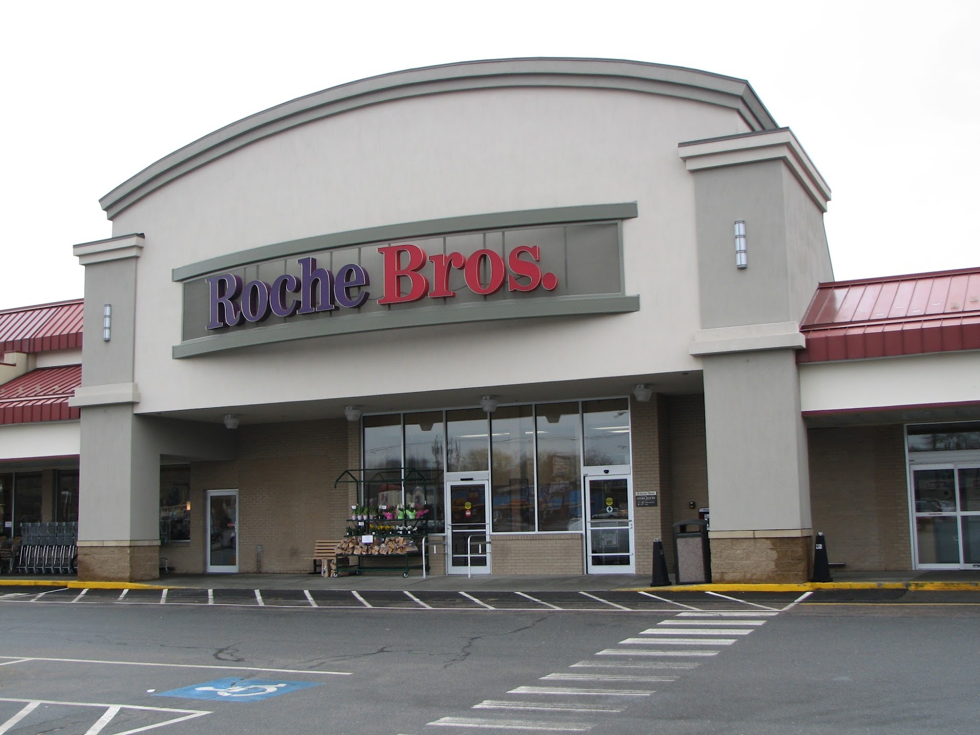 ROCHE BROS. BRIDGEWATER - Bridgewater MA - Hours, Directions, Reviews ...