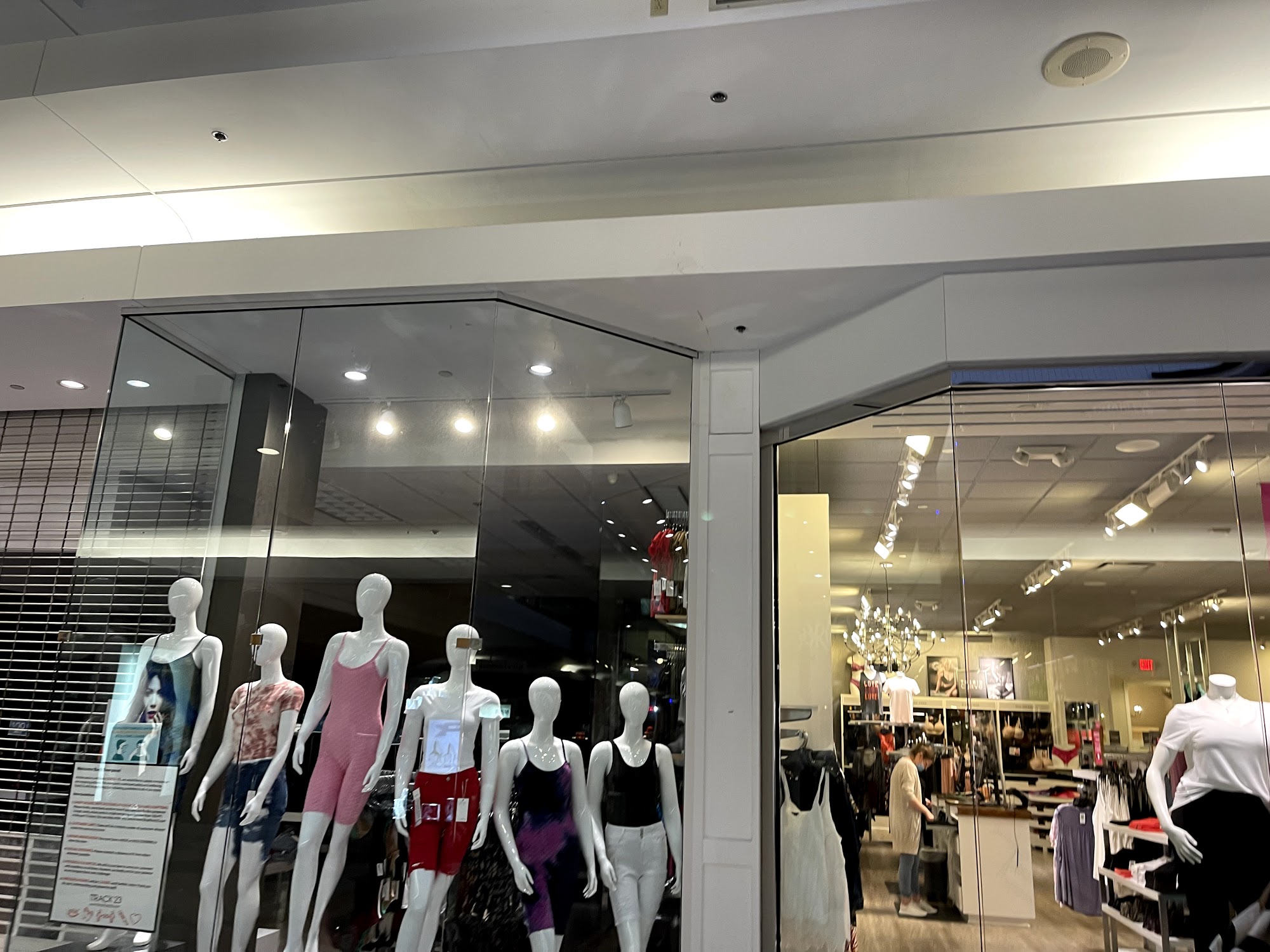 SQUARE ONE MALL - Saugus MA - Hours, Directions, Reviews - Loc8NearMe