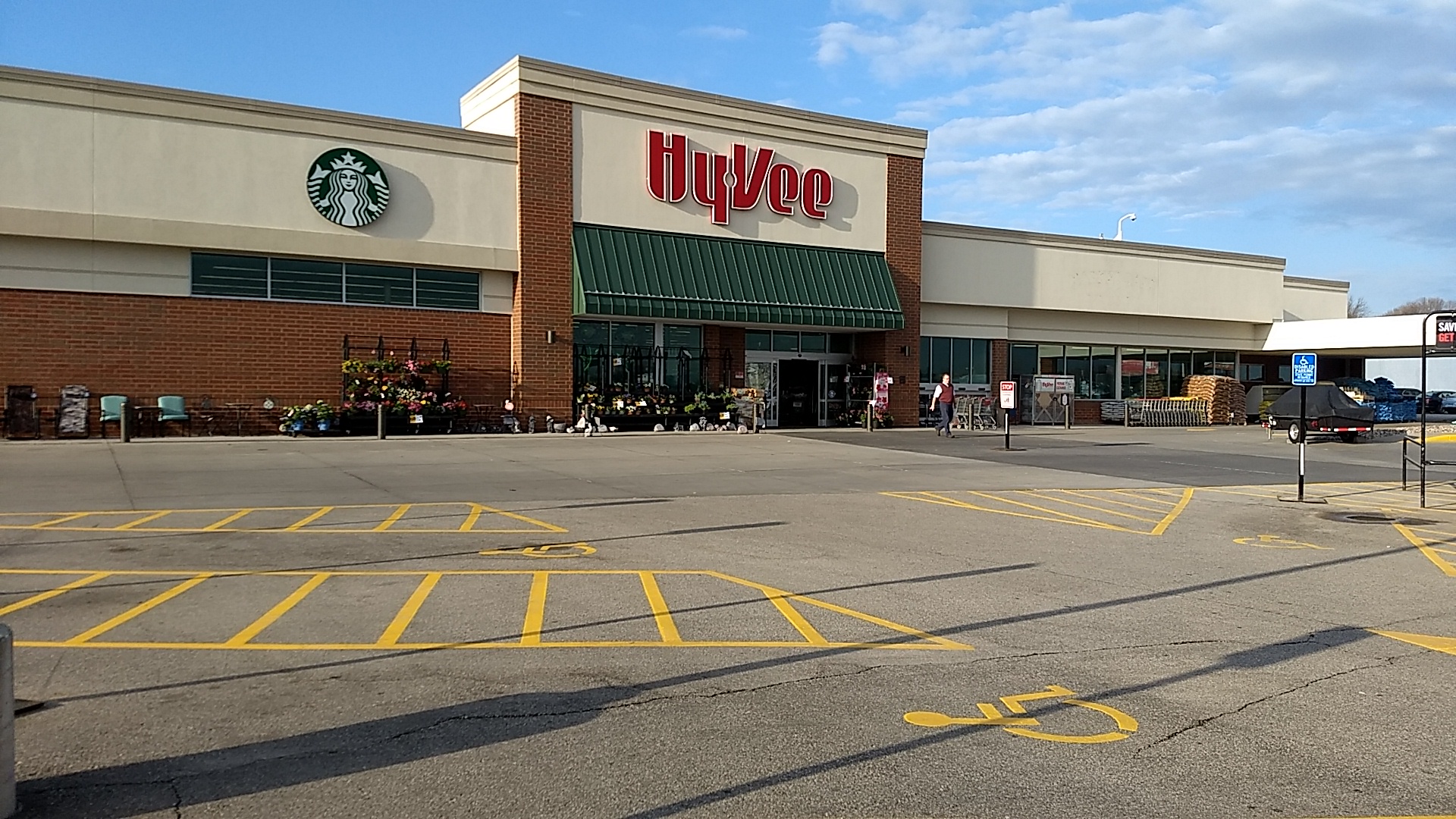 HY-VEE GROCERY STORE - 500 37th St NW, Rochester MN - Hours, Directions ...