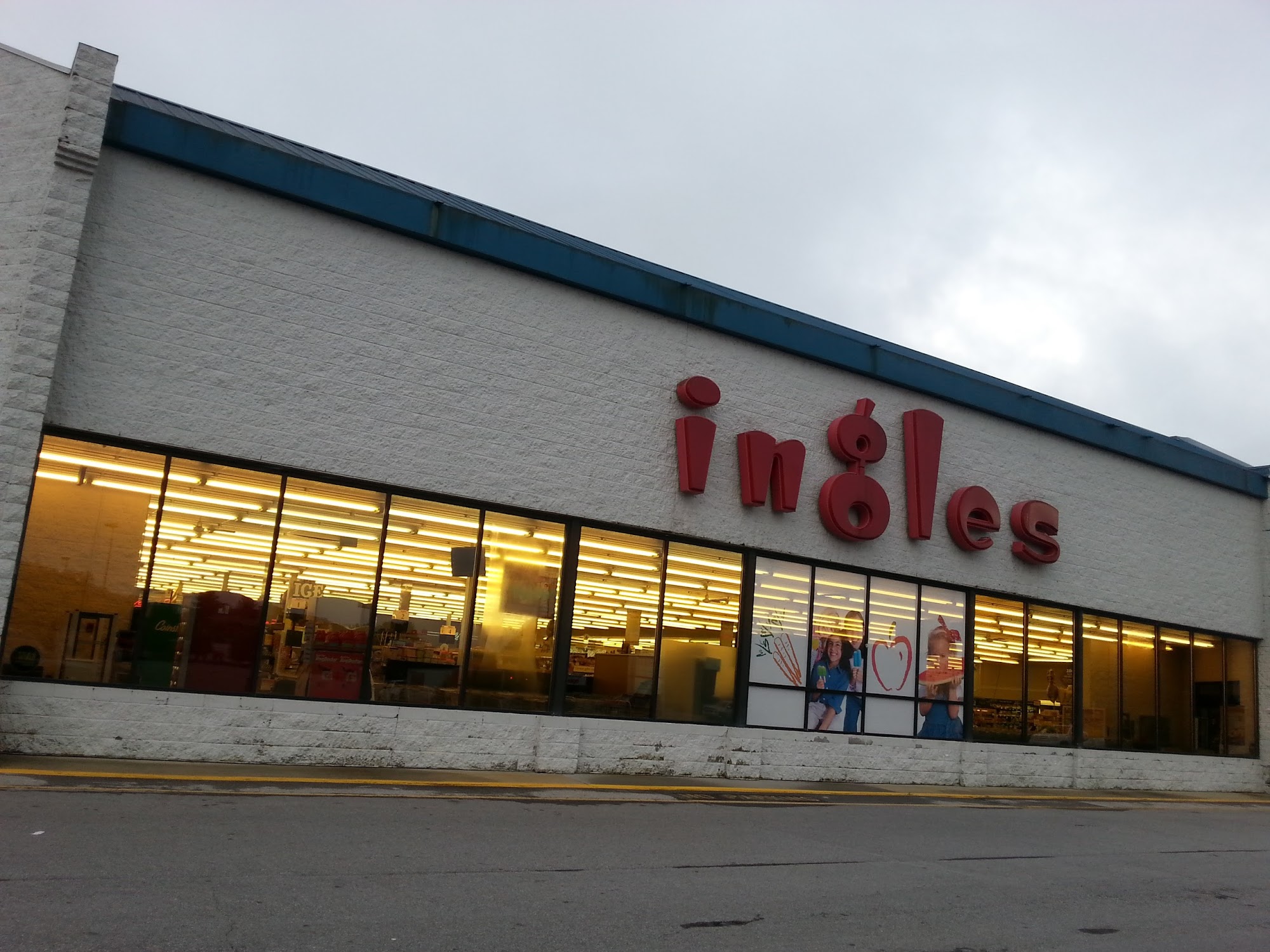 INGLES MARKET - Holly Springs Plaza, 327, Franklin NC - Hours ...