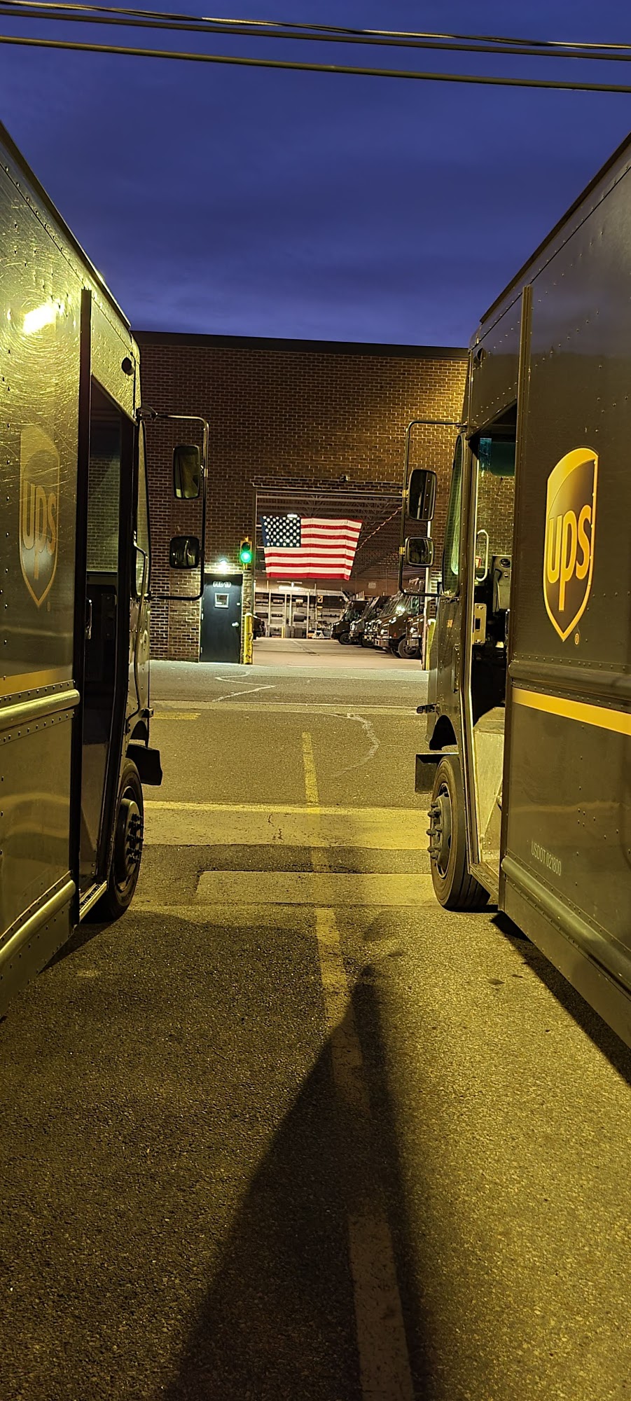 UPS CUSTOMER CENTER - 4001 Riverside Dr, Edison NJ - Hours, Directions ...