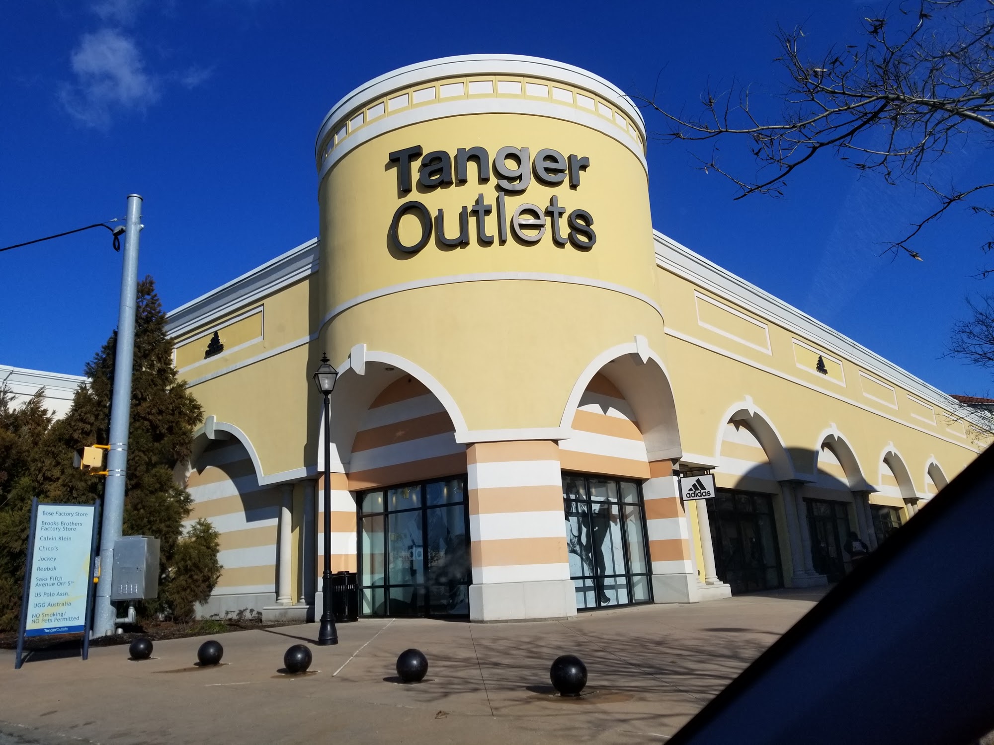 TANGER OUTLETS DEER PARK - Deer Park NY - Hours, Directions, Reviews ...