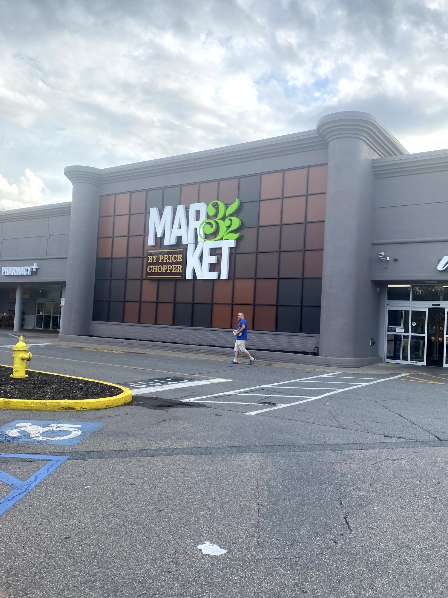 MARKET 32 - 677 Upper, Glen St, Queensbury NY - Hours, Directions ...